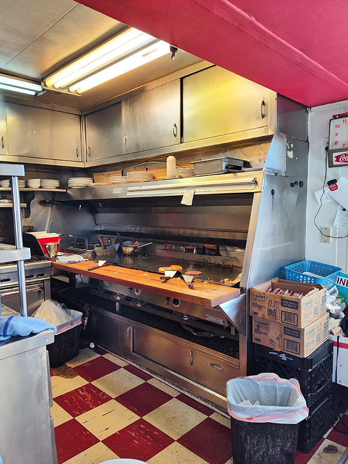 The beating heart of breakfast magic. This grill has probably seen more eggs than a chicken farmer and knows exactly how you like them cooked.