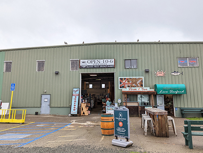 This unassuming seafood market building houses treasures from the deep that would make Neptune himself place a to-go order.
