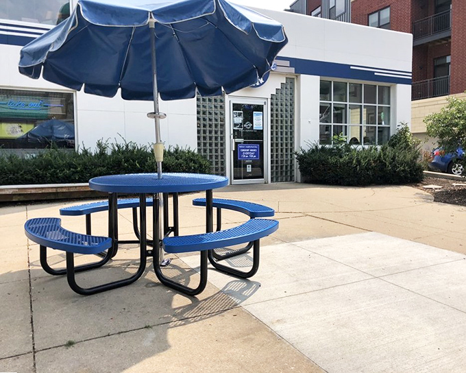 Even the outdoor seating matches the blue theme. Consistency is the hallmark of diners that have their priorities straight.