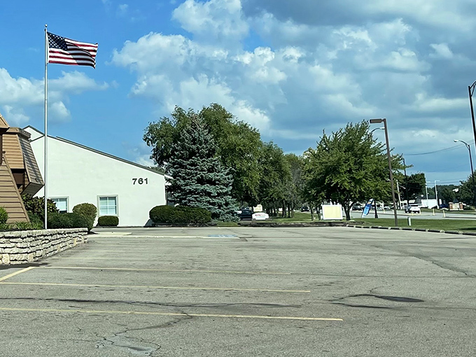 Not all treasures announce themselves with neon signs. This parking lot has welcomed generations of diners seeking something authentic.