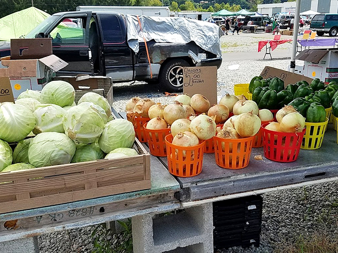 Farm-fresh produce appearing like an oasis amid the vintage vinyl and second-hand tools. The ultimate one-stop shopping experience for both dinner and d&eacute;cor.