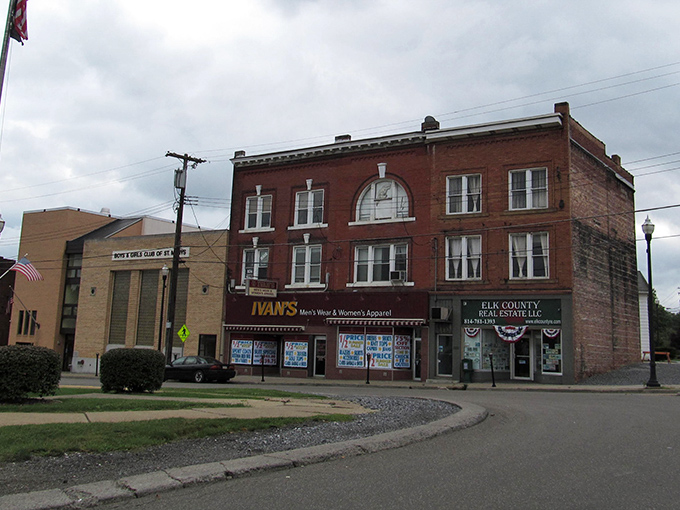 St. Marys' classic brick buildings house local businesses along the main street, creating a walkable downtown where retirees can enjoy small-town living on a budget.