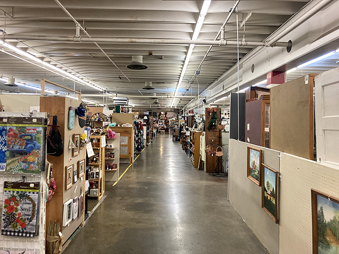 The wide, well-organized aisles prevent the claustrophobia of typical antique shops. Here, you can breathe while you browse decades of American design.