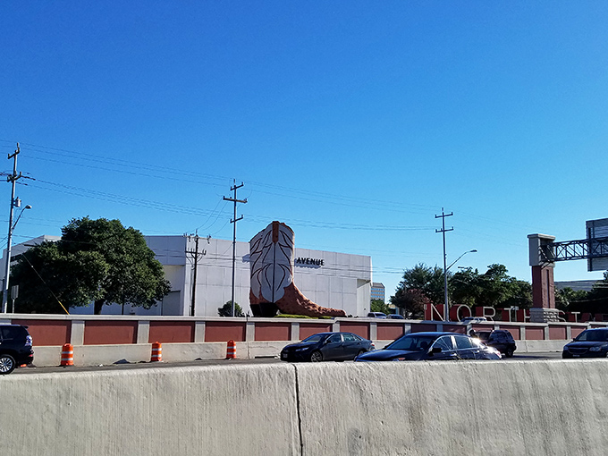 The boots stand proudly alongside the North Star Mall sign, a dynamic duo of Texas-sized shopping and Texas-sized sculpture.