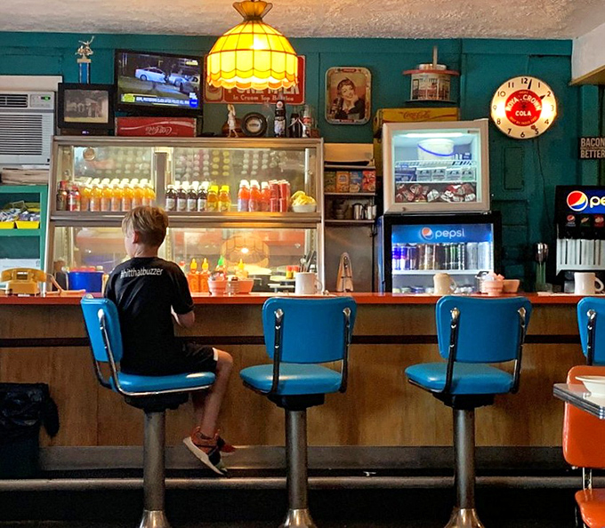 The counter seats offer front-row tickets to the greatest show in Akron. Blue vinyl never looked so inviting. 