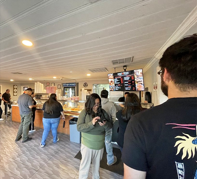 The line forms with purpose and anticipation. These patrons know that good things come to those who wait&mdash;and bring extra napkins.