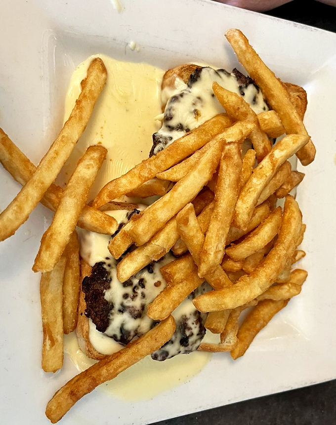 The legendary Horseshoe sandwich: Springfield's answer to "What if we took comfort food and made it even more comforting?" Resistance is futile.