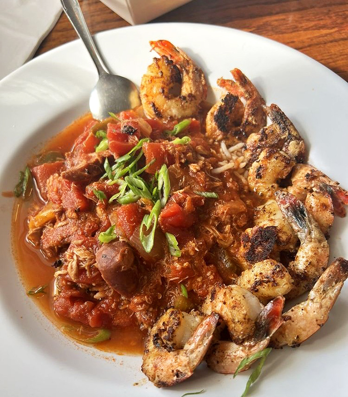 Jambalaya that brings together shrimp, sausage, and tomatoes in such perfect harmony, they should form a band and go on tour.