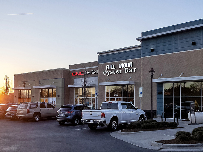 Even at sunset, seafood lovers flock to this unassuming spot&mdash;proof that great food needs no fancy address.