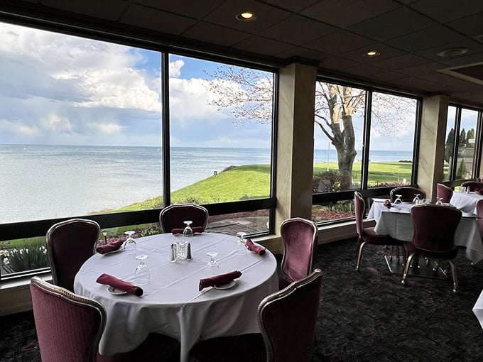 Lake Michigan provides nature's perfect backdrop for your meal&mdash;these window seats offer million-dollar views that no trendy urban restaurant could possibly match.