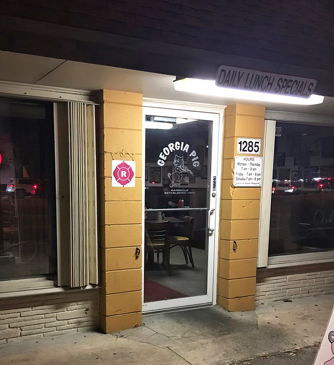 Even at night, the Georgia Pig beckons with its warm glow, a lighthouse for those seeking refuge from chain restaurant mediocrity.