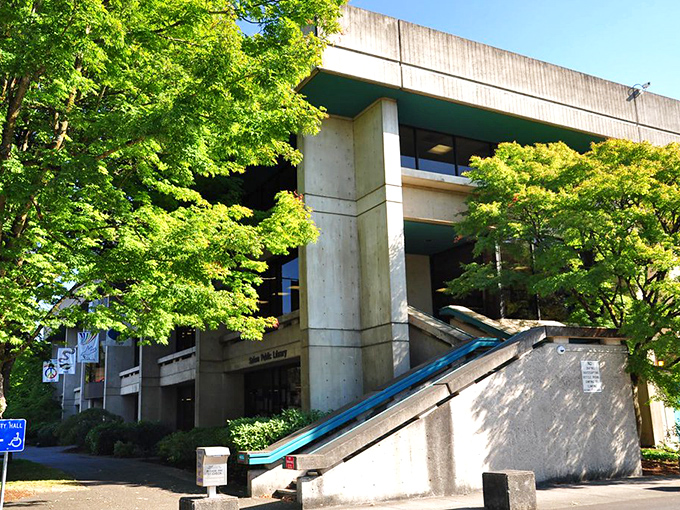 The Salem Public Library's modernist architecture proves that books and brutalism can coexist in surprisingly harmonious concrete matrimony.