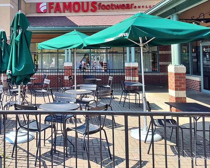 Famous Footwear's outdoor seating area provides the perfect spot to contemplate whether you really need another pair of shoes. (Spoiler alert: you do.)