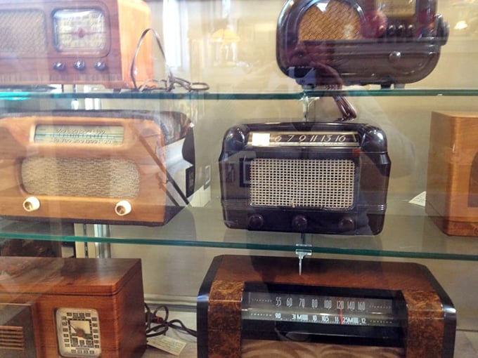 Vintage radios that delivered news and music with more style than today's sleek devices. 