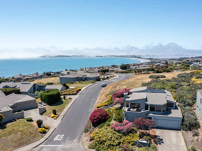 Neighborhoods nestled between hills and bay, where residents wake up to vistas that vacation dreams are made of.