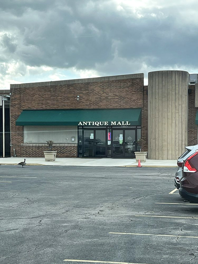 The modest entrance to a world of wonders. That "ANTIQUE MALL" sign might as well read "ABANDON PRESENT DAY, ALL YE WHO ENTER HERE."