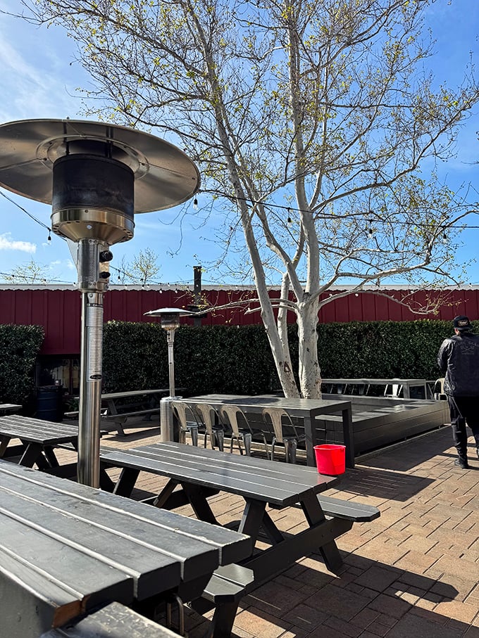 Al fresco dining under California skies, with heat lamps standing ready for those rare chilly SoCal evenings when temperatures dip below 65&deg;F.