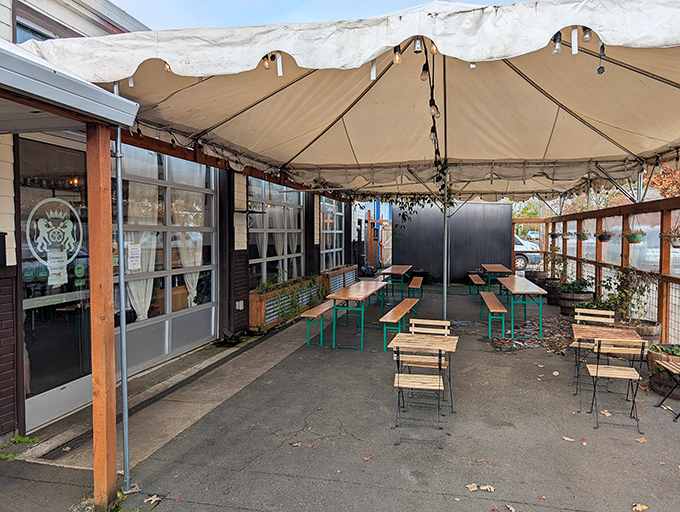 The covered outdoor seating area offers fresh air dining without Oregon's infamous liquid sunshine spoiling your pretzel sandwich party. 