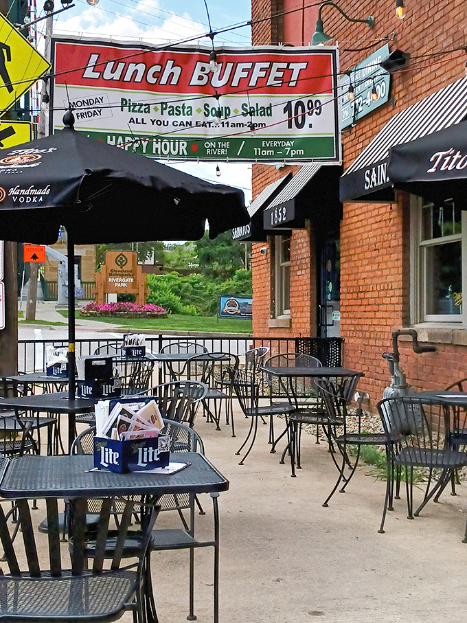 Alfresco dining with a side of people-watching. The patio at Sainato's offers fresh air, sunshine, and the perfect excuse to order "just one more" appetizer.