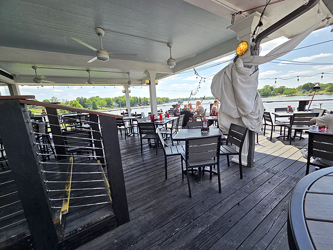 The lakeside deck offers front-row seats to nature's daily performance&mdash;boats gliding by as diners contemplate whether there's room for dessert.