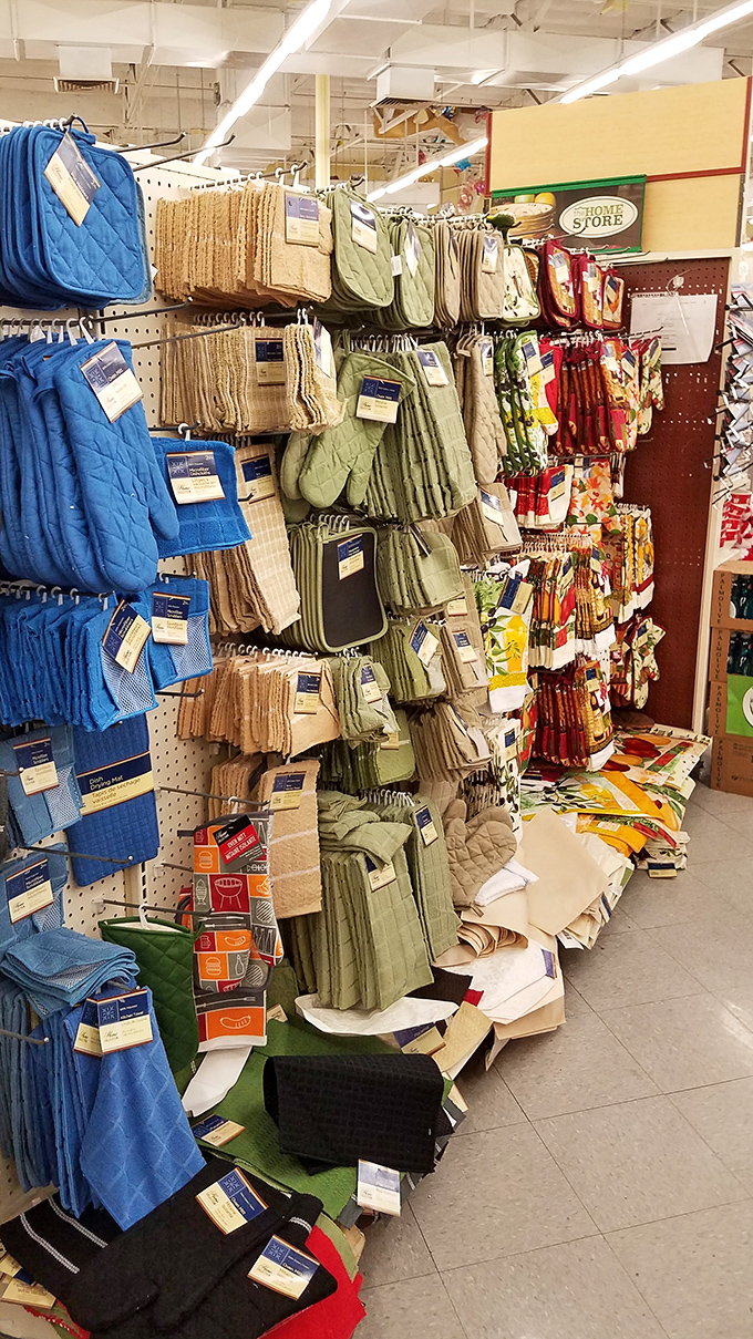 Kitchen essentials that won't cook your budget! These colorful pot holders and mitts protect hands from heat without burning through wallets.