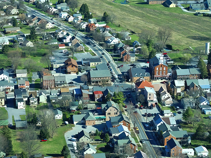 From above, Strasburg reveals itself as a perfect patchwork of history, community, and rural charm, like someone arranged an entire town just for your viewing pleasure.