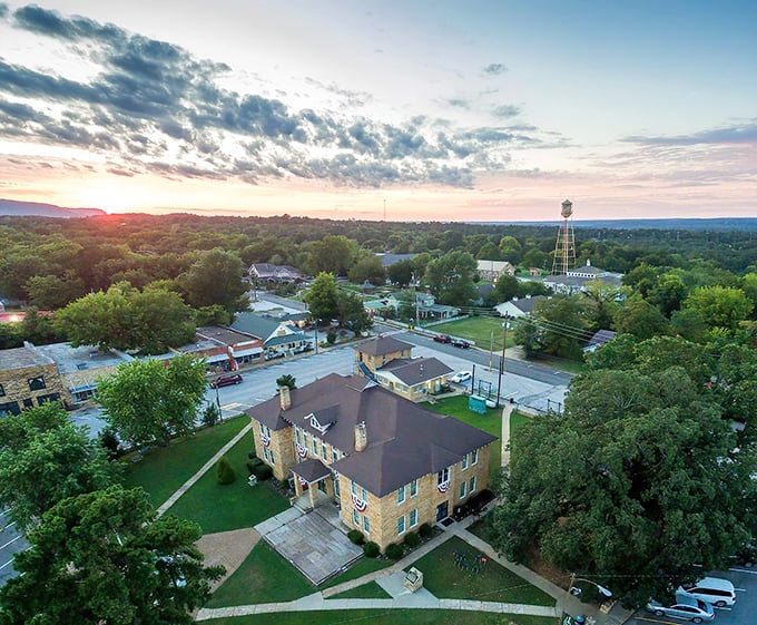 The intersection of highways tells you where you are, but the motel behind suggests you might want to stay awhile. Mountain View has that effect. 