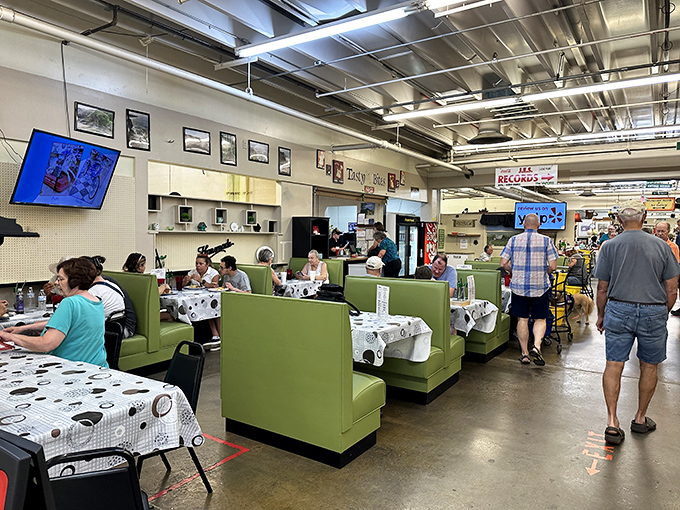The caf&eacute;'s mint-green booths offer weary shoppers a perfect pit stop. After all, treasure hunting requires proper fueling and strategic planning sessions.