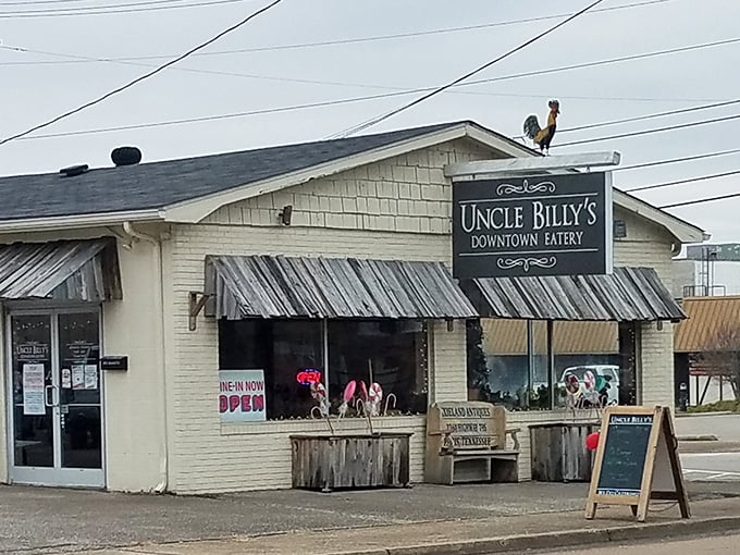 The colorful historic buildings lining downtown Paris house family-owned businesses where "just browsing" often turns into "I'll take two, please." 