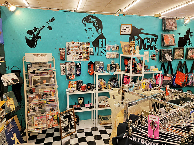 The King lives on in this Elvis-themed booth, where music memorabilia creates a pitch-perfect tribute to rock and roll royalty.