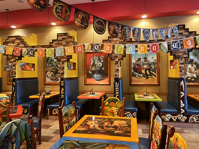 The dining room's festive d&eacute;cor and colorful banners create an atmosphere where calories don't count and another round of chips is always a good idea.