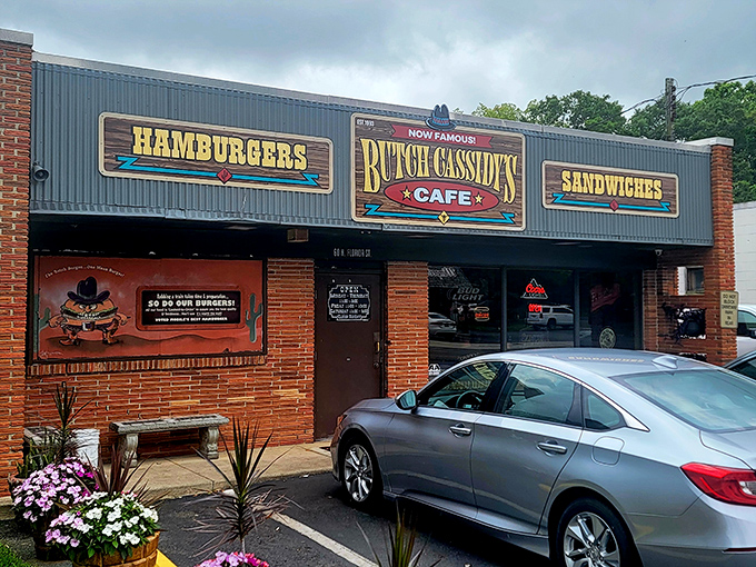 The exterior says "no-nonsense diner," but those flowers add a touch of "we care about the details"&mdash;just like their burgers.
