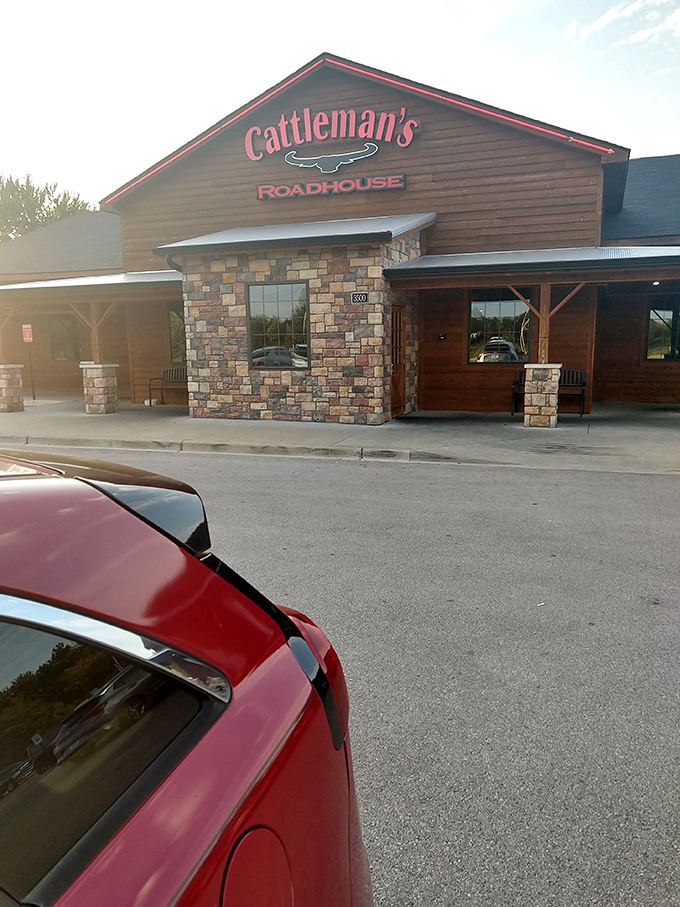 As the sun sets, Cattleman's welcoming exterior beckons hungry travelers like a lighthouse guiding ships to safe harbor&mdash;if ships were looking for excellent steaks.