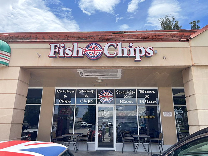 Outdoor seating for those who want Florida sunshine with their British comfort food. The perfect spot to enjoy golden fish while soaking up golden rays.
