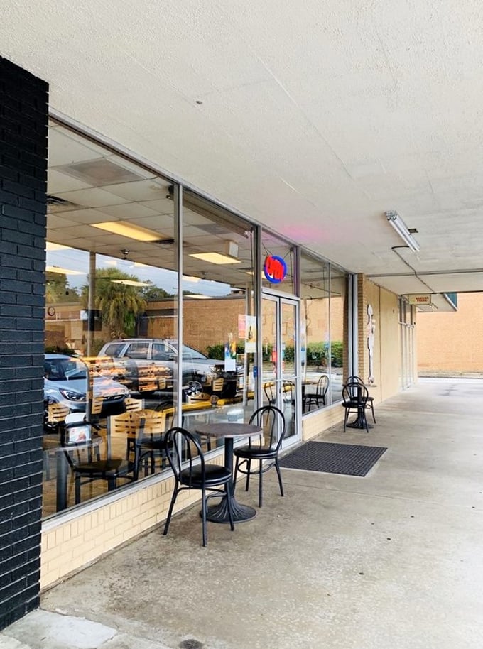Where indoor comfort meets outdoor charm. These sidewalk tables offer the perfect spot to contemplate life's big questions&mdash;like "Should I get seconds?"