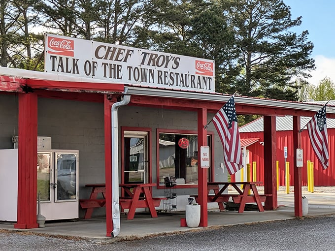 American flags frame the entrance to this patriotic eatery, where picnic tables invite you to linger over that last bite of shrimp. 