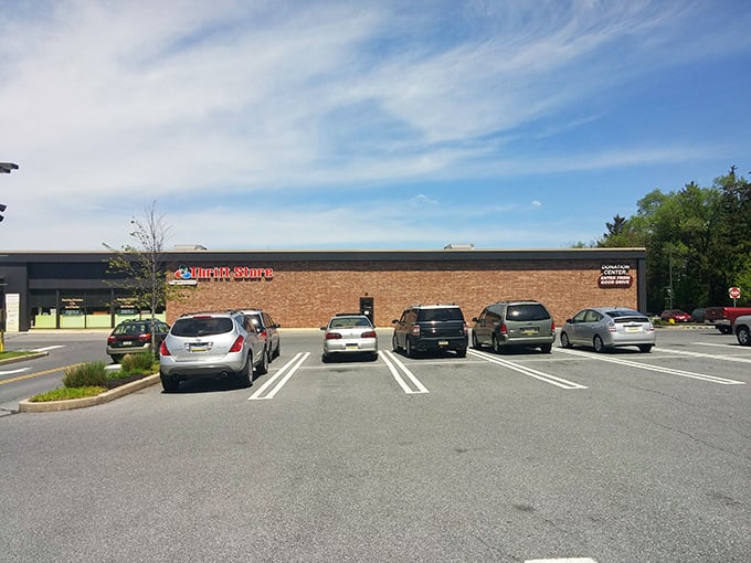 The parking lot fills quickly on weekend mornings&mdash;savvy shoppers know that early birds catch the best secondhand worms at CommunityAid.