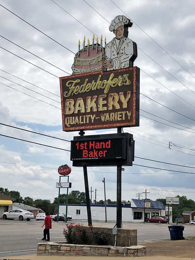 Like a lighthouse for the sugar-deprived, this iconic sign has guided hungry St. Louisans through fog, rain, and Monday mornings for decades.