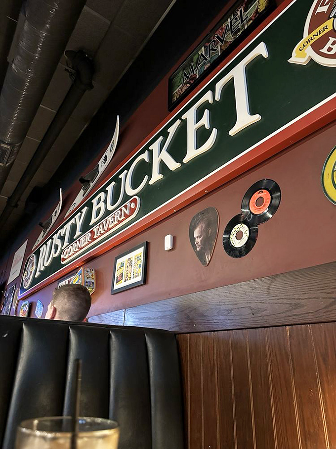 Wall d&eacute;cor that celebrates both music and meals. Like a well-composed song, every element here plays its part in creating the perfect dining harmony.