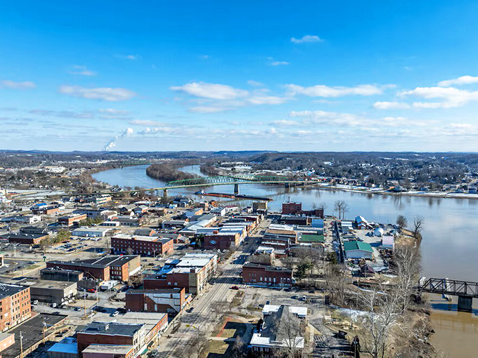 From above, Marietta reveals its perfect positioning at the rivers' embrace &ndash; a testament to pioneers who knew prime real estate when they saw it.