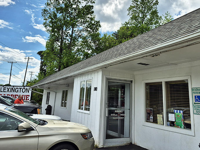 The unassuming entrance doesn't prepare you for the flavor explosion waiting inside. Like a good book, it's what's inside that counts.
