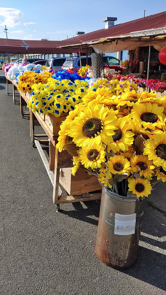 Artificial sunflowers bring perpetual summer to the market's exterior. A cheerful welcome that's impossible to pass without a second glance. 