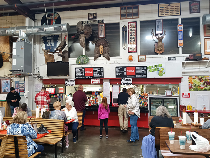 The beating heart of any great market—the food court! Where treasure hunting takes a delicious pause and shopping strategies are planned over comfort food.