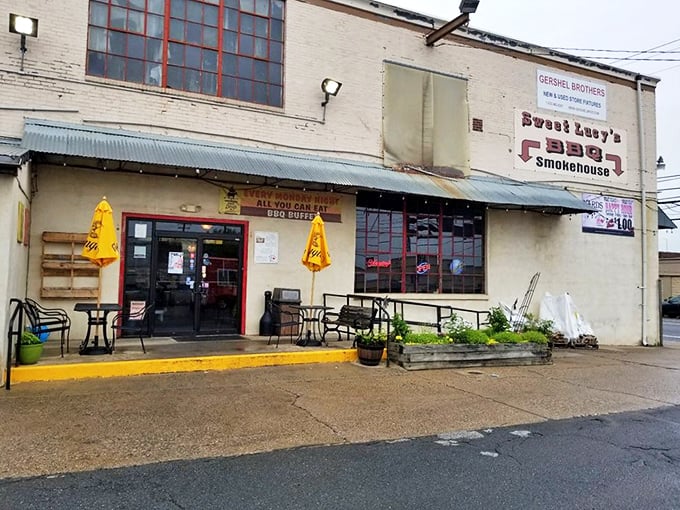 Sweet Lucy's doesn't need flashy architecture&mdash;the smoke signals rising from within tell you everything you need to know about what matters here.