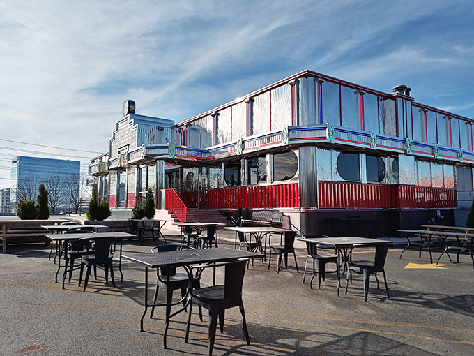 Even the exterior eating area maintains that classic chrome-and-neon charm, proof that diners understood outdoor dining long before it was trendy.