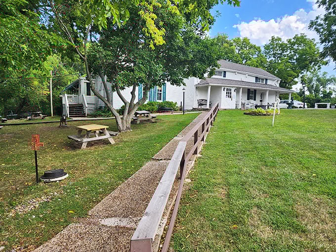 Under Missouri skies, even the outdoor picnic tables seem to say, "Take your time, savor every bite."