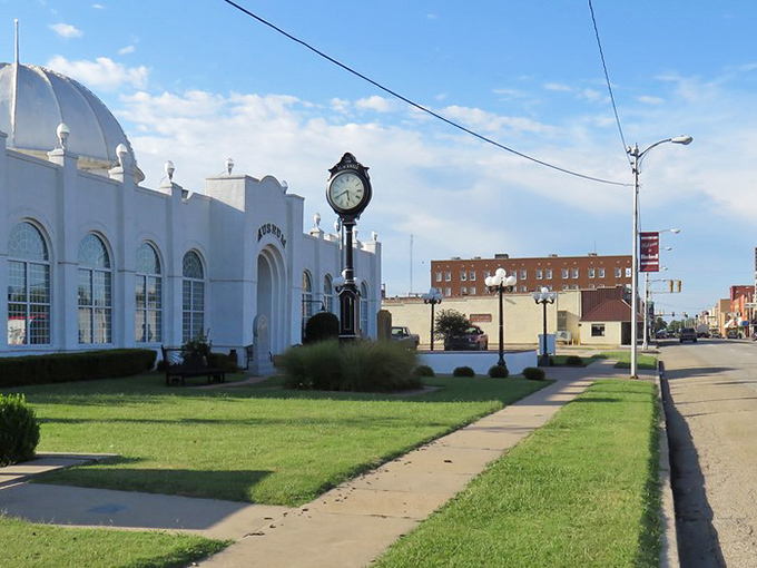 Blackwell's historic downtown looks like a movie set where time decided to take a coffee break around 1950.