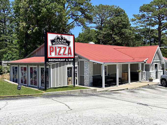 That red roof beckons like a pizza lighthouse, guiding hungry travelers to Branson's beloved slice sanctuary.