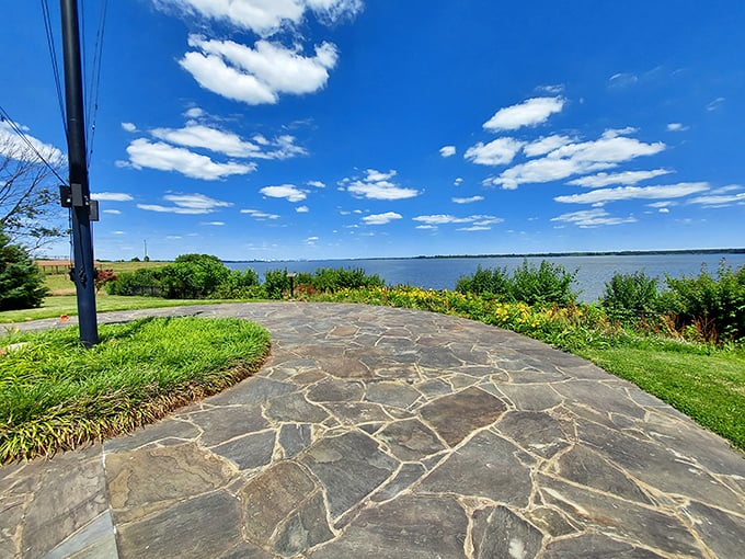 Stone patio with million-dollar river views? Yes please! This spot makes watching ships pass feel like theater.