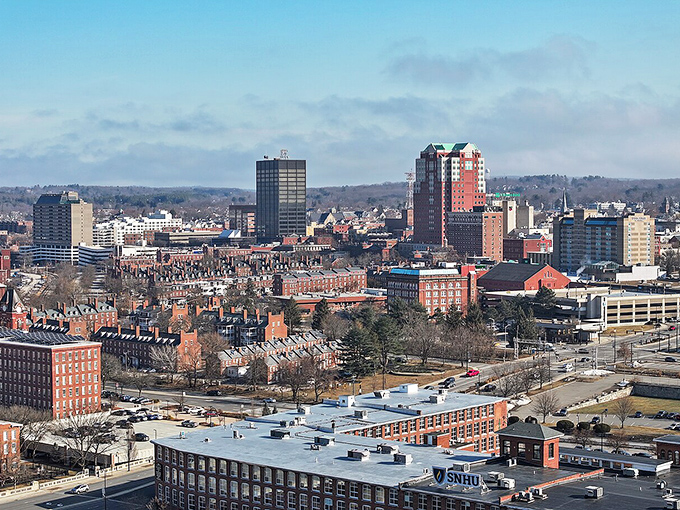 Manchester's skyline blends old and new, with historic mill buildings standing proudly alongside modern structures. A perfect balance of heritage and progress!
